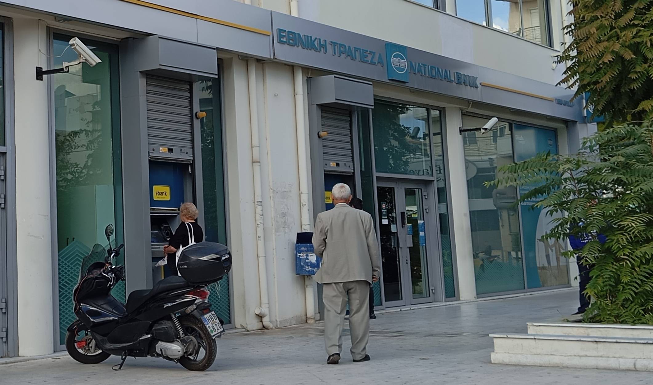 Ε.!!! Όχι να σκοτωνόμαστε μεταξύ των για την σειρά προτεραιότητας ...